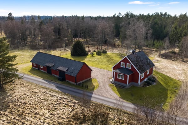Gård till salu i Hishult - Östra Långhultsbygget Klaragården ...